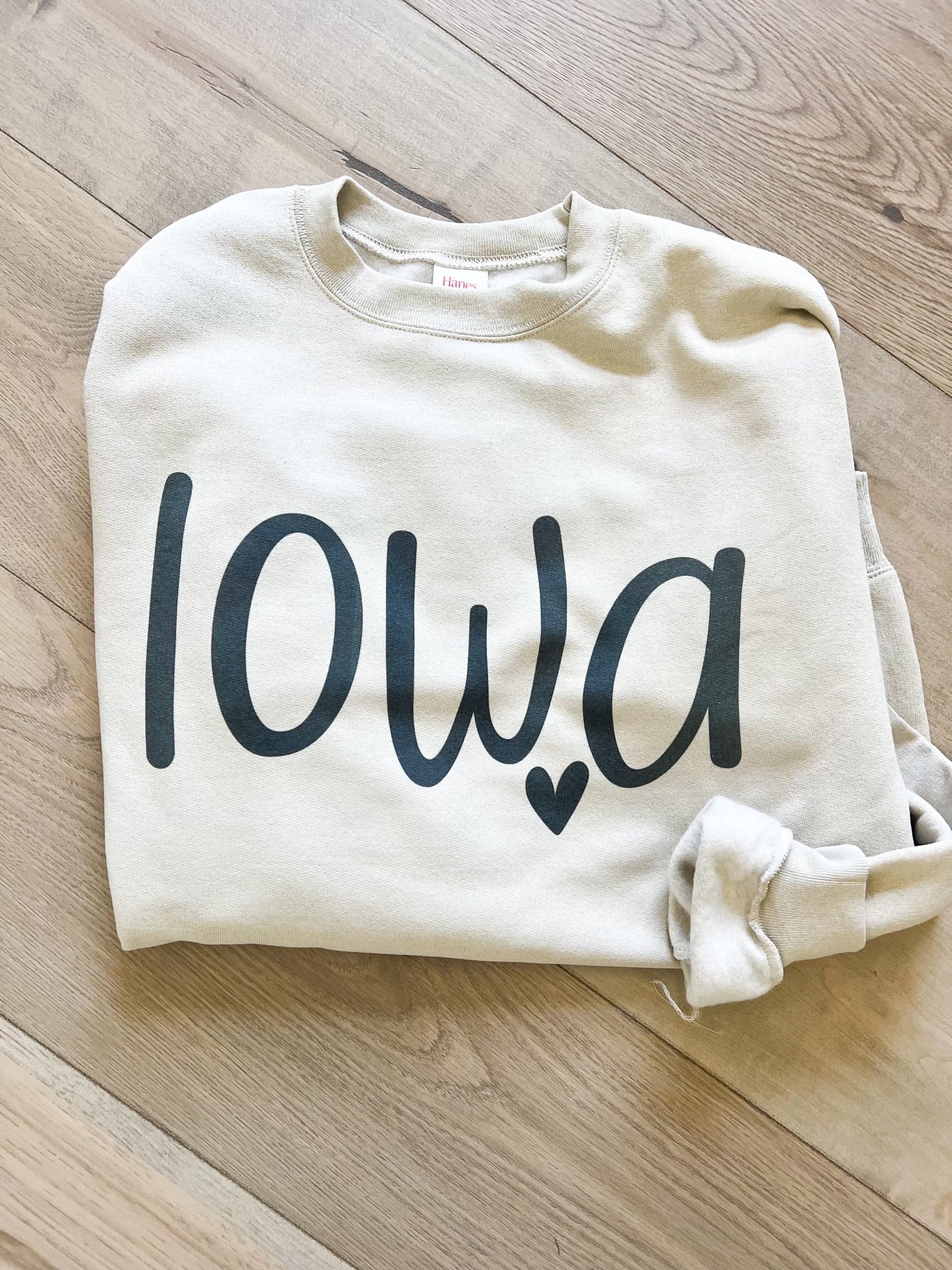 Cursive Iowa 🫶🏻 Graphic – The Style Loft